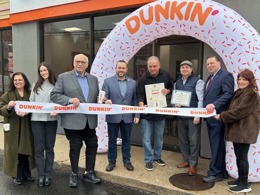 Dunkin’ opens next generation store in Nassau County - Ed Lewi and ...